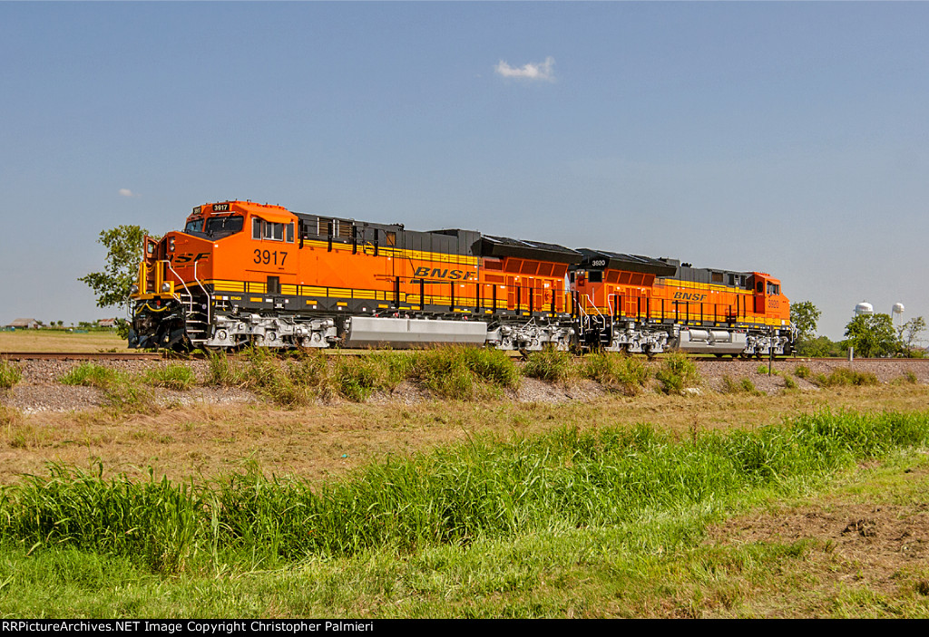 BNSF 3917 and BNSF 3920